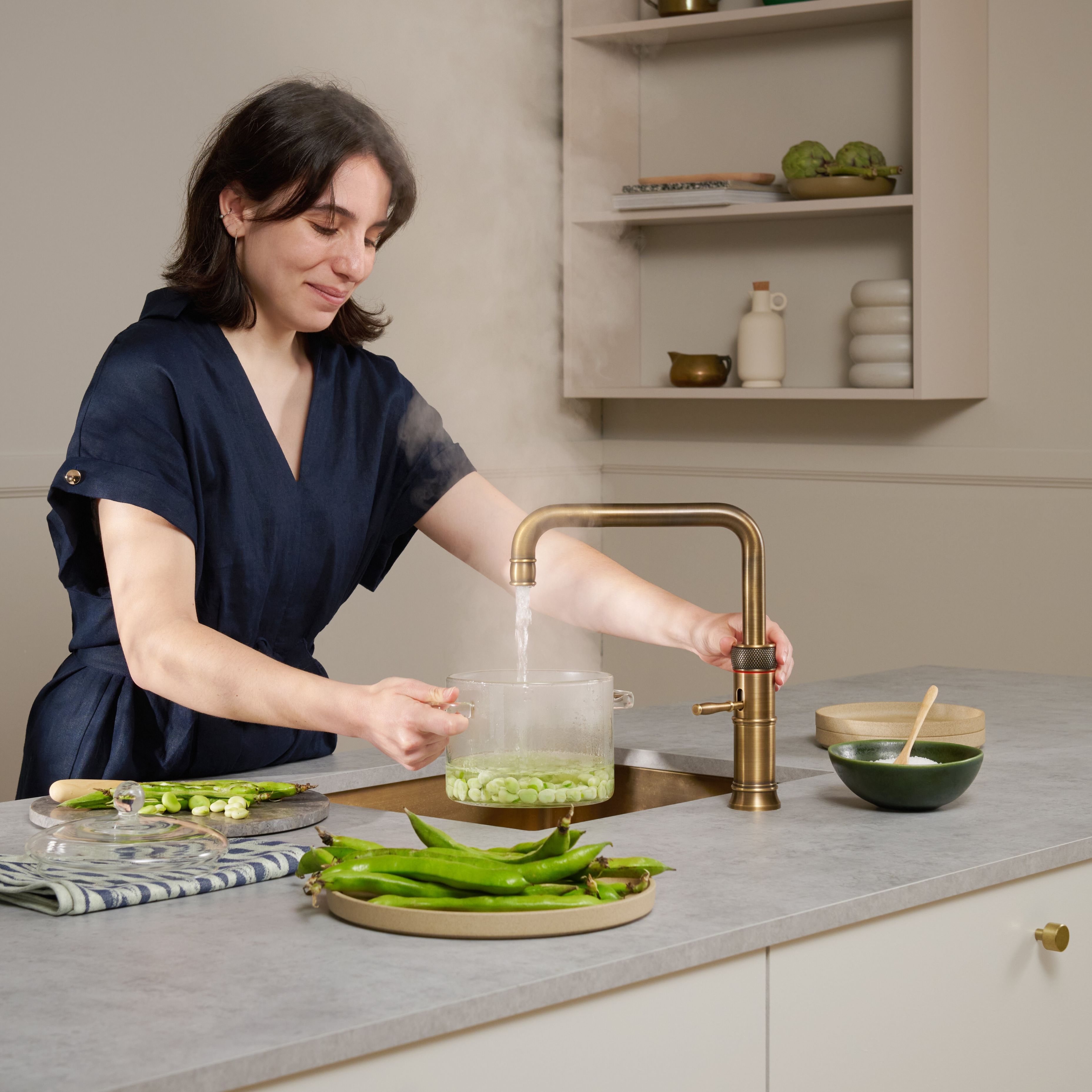 Find out how to use a Quooker tap